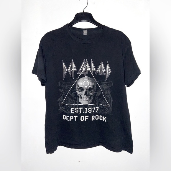 Def Leppard | Shirts | Def Leppard Band Tee L Rare Find Merch Uni Dept ...